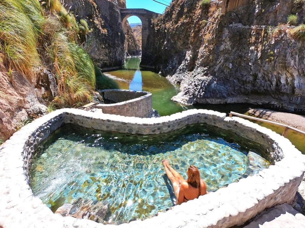 Baños Termales de Chacapi - Mochilea Perú Travel